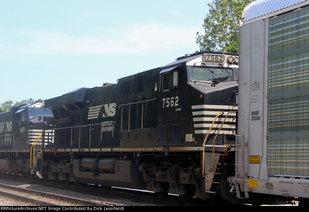 NS 7562